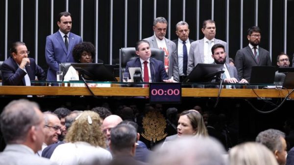 Câmara aprova PEC pelo fim da escala 6x1