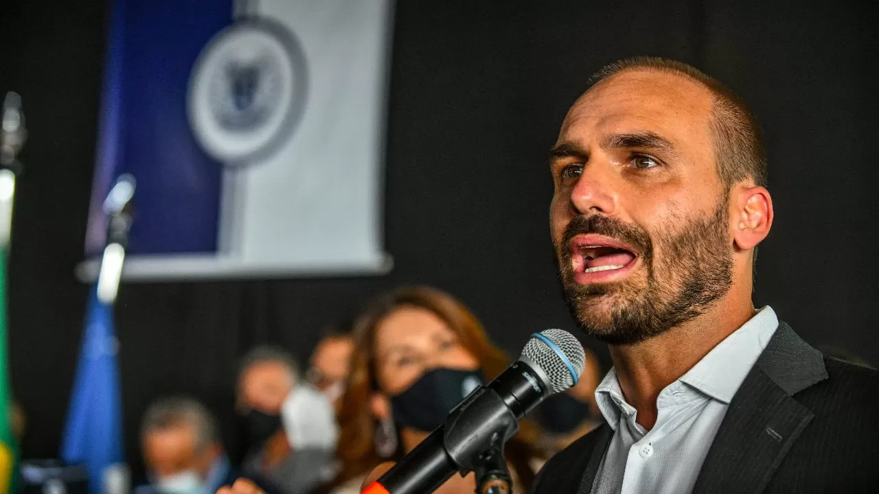 Eduardo Bolsonaro fala em ataque militar dos EUA contra o Brasil